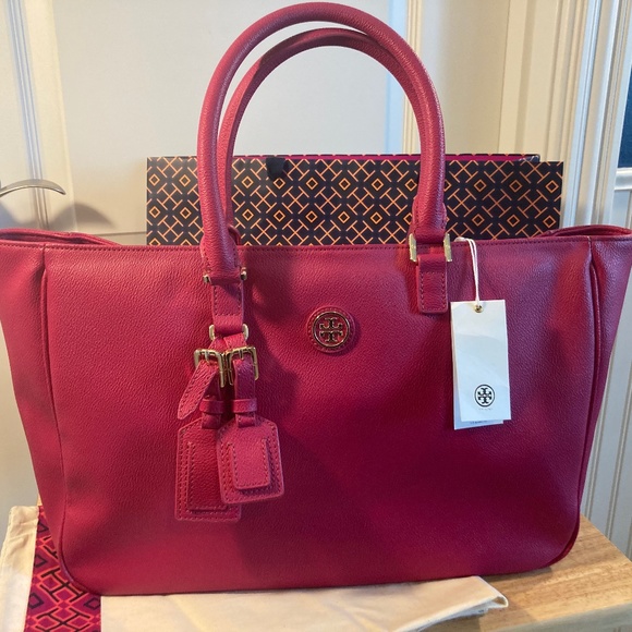 Tory Burch | Bags | Tory Burch Large Robinson Tote With 2 Luggage Tags ...